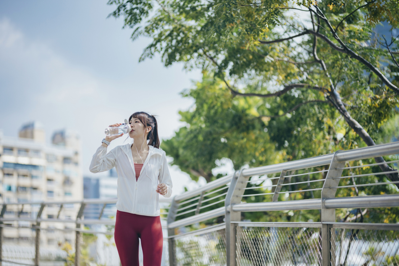 Hydration Hacks: Maximize Performance with Hydrated Exercise - Leaf Home